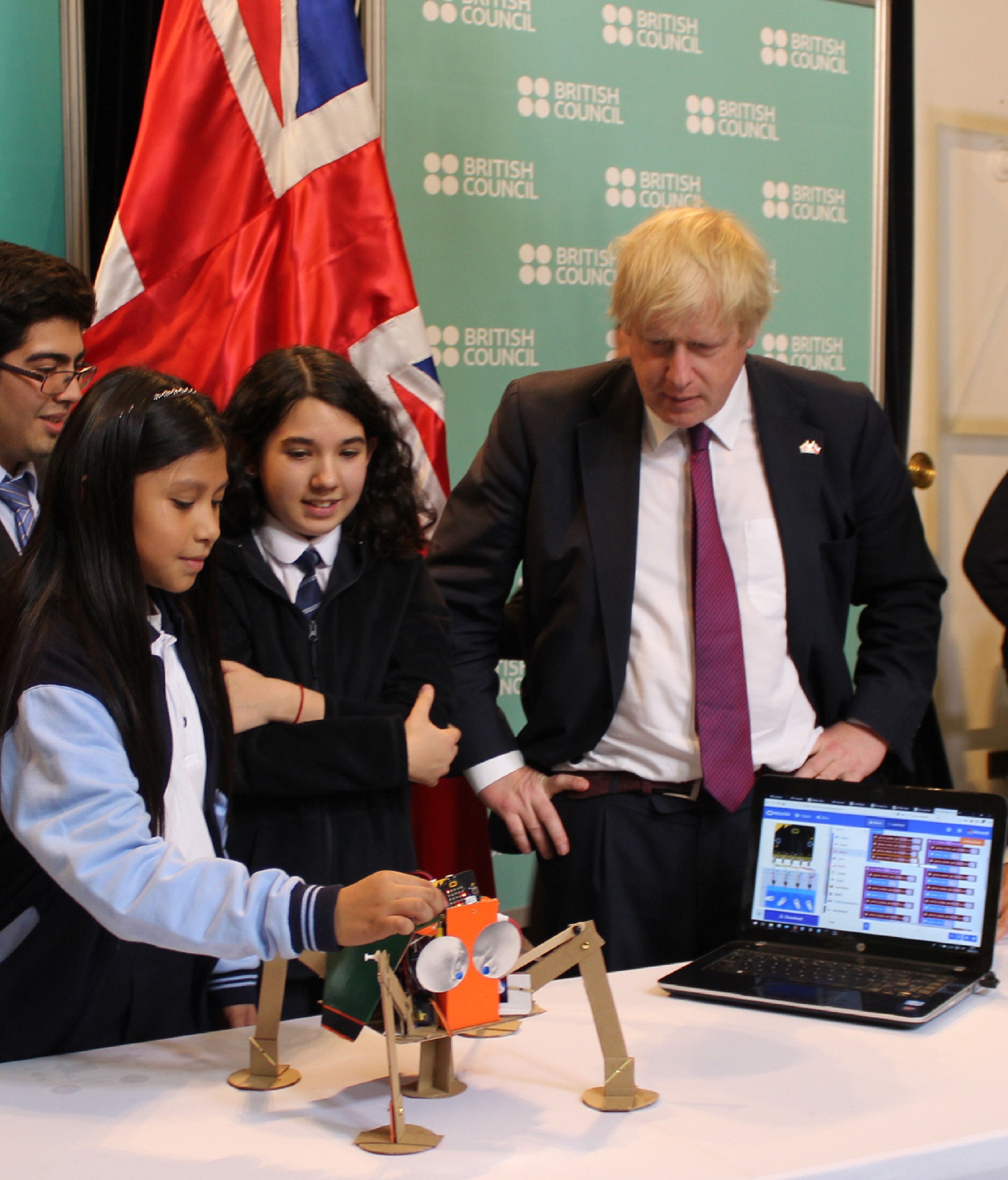 BRITISH COUNCIL POTENCIA LA PROGRAMACIÓN EN LAS NIÑAS A TRAVÉS DEL ...